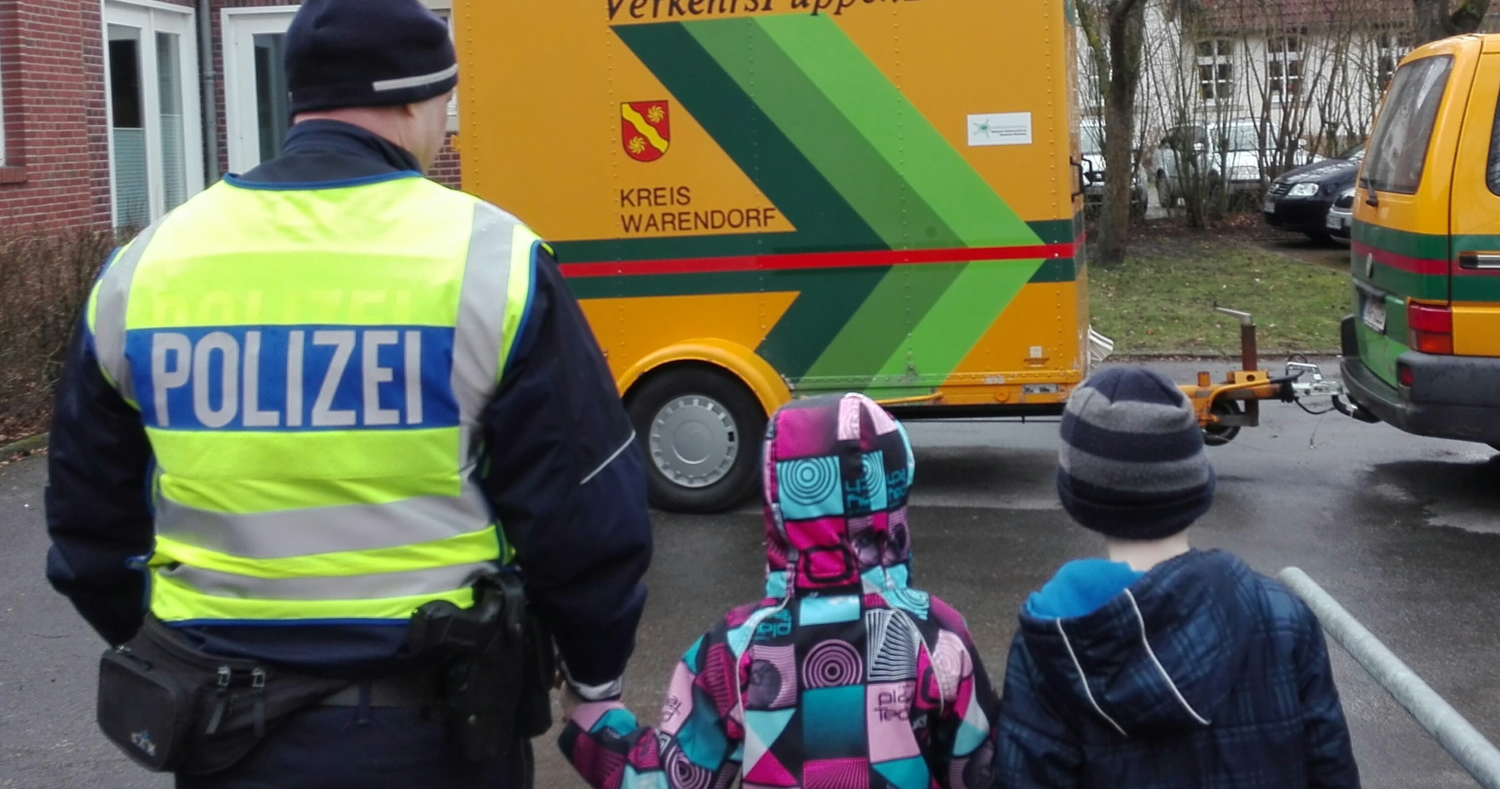 Hört damit auf, Euren Kindern mit der Polizei zu drohen! - Familymag Hört damit auf, Euren Kindern mit der Polizei zu drohen! - Familymag